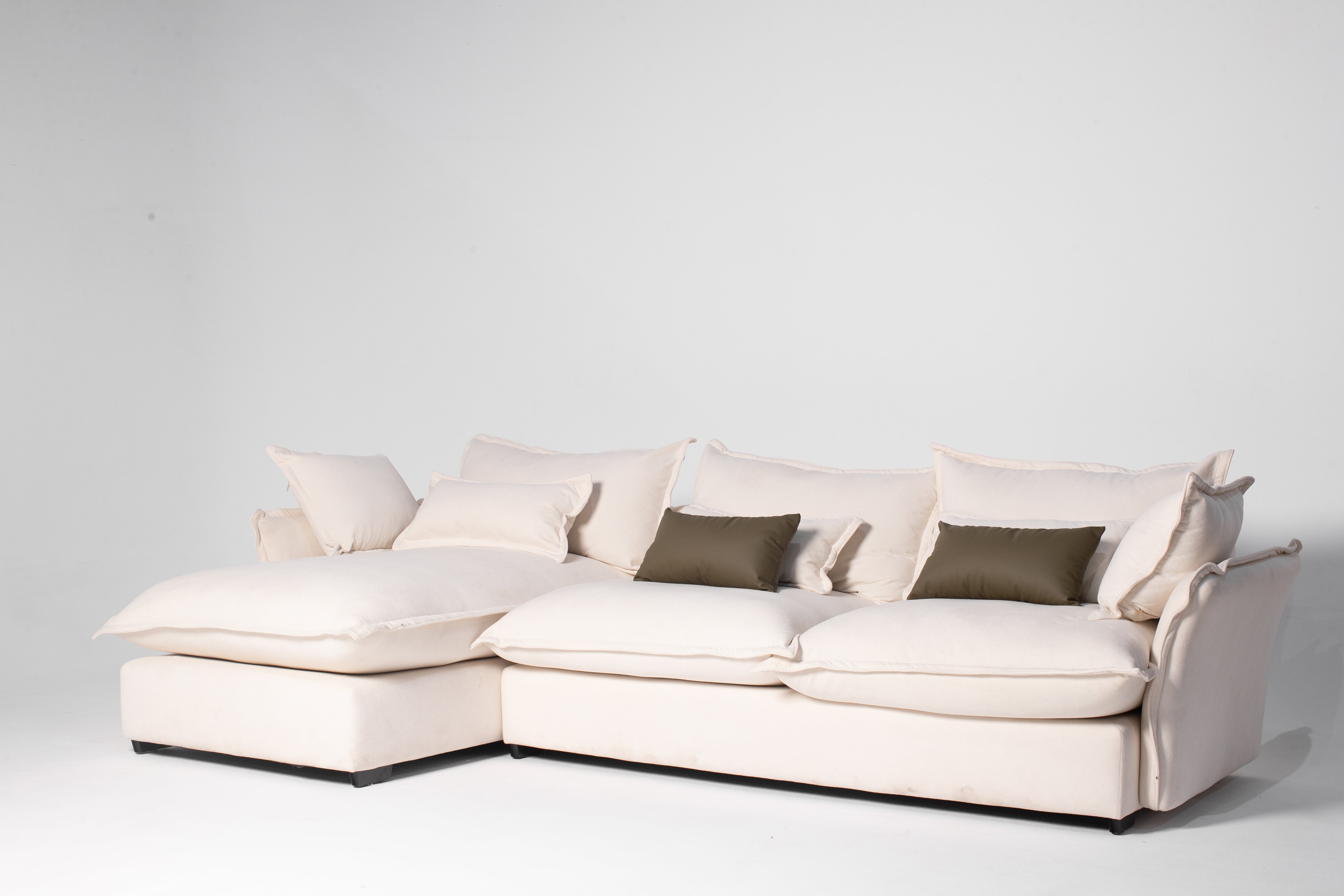 Modern Sofas & Couches Collection | Mahogni