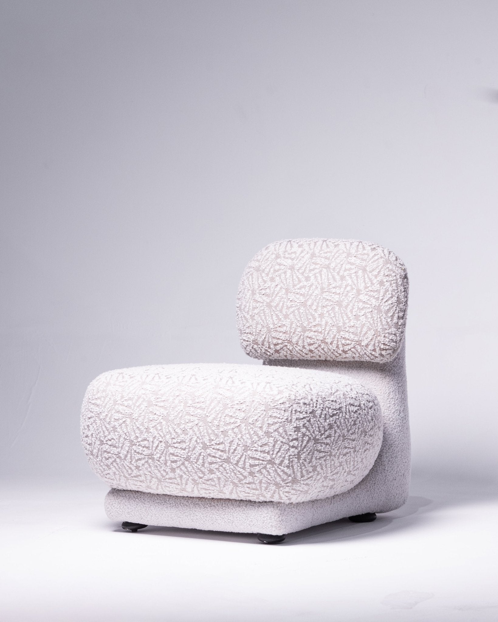 Orbit Chair | Modern Spherical White Accent Chair | Mahogni