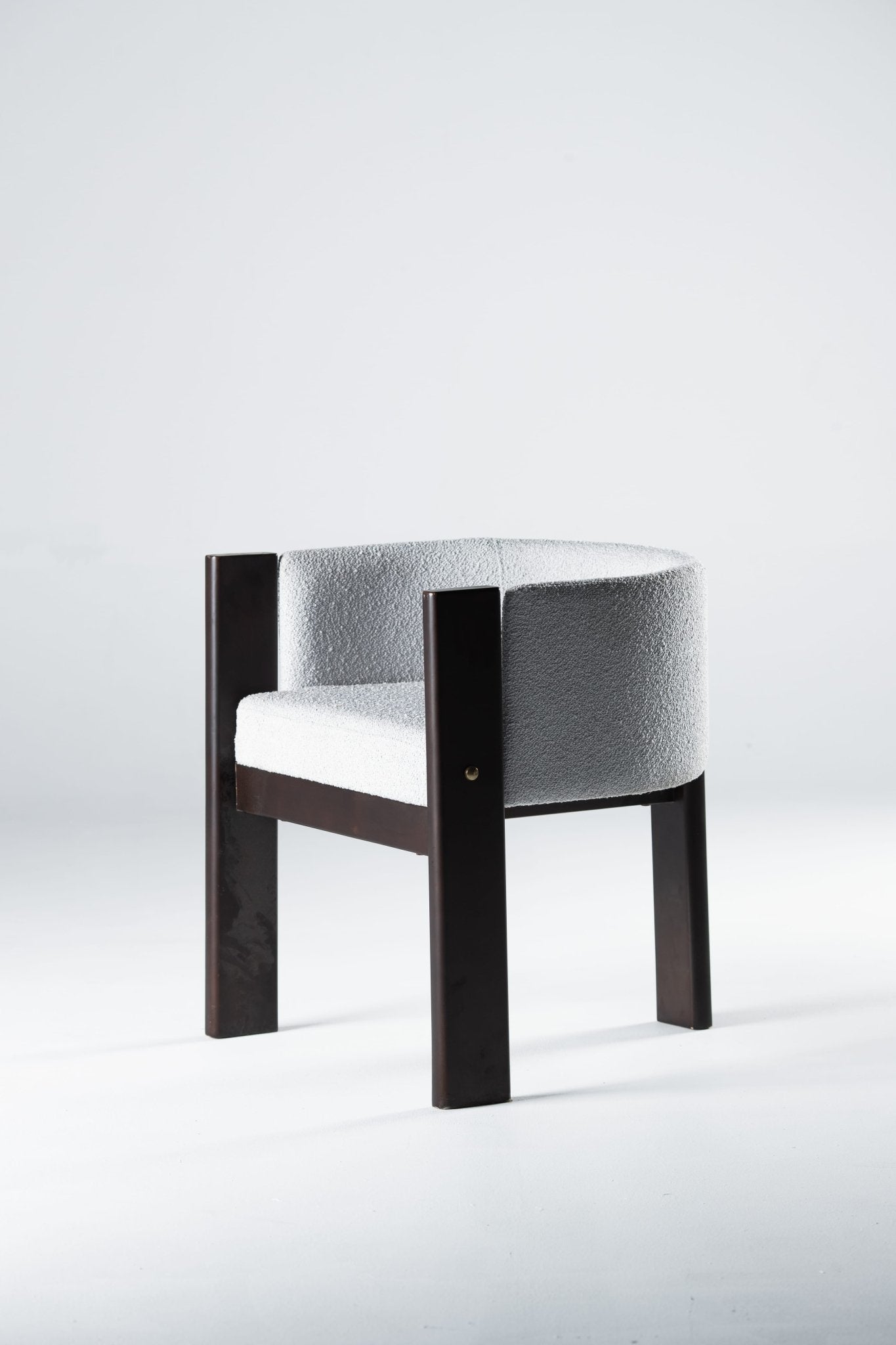 Amara Chair | Modern Grey Boucle Club Chair & Wood Frame | Mahogni